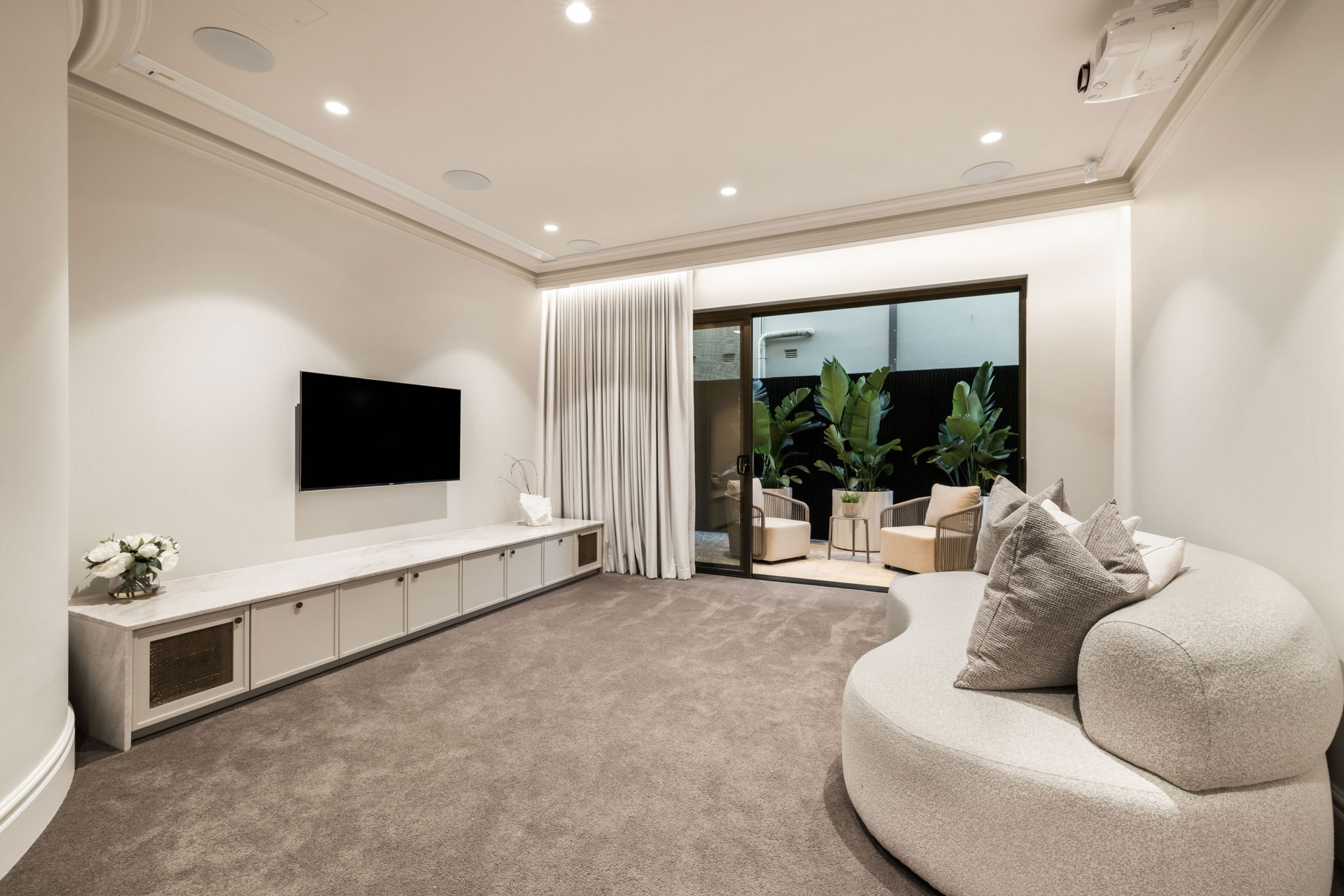 Minimalist Interior Design Guide – Skirting & Mouldings for A Modern Home